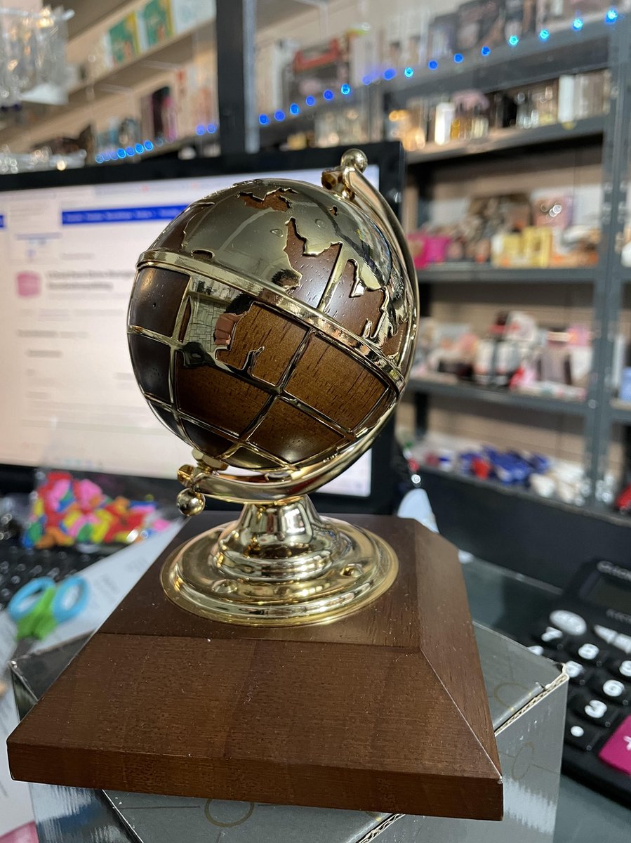 Wereldbol mini goud-zwart 7,5x12 cm | bol