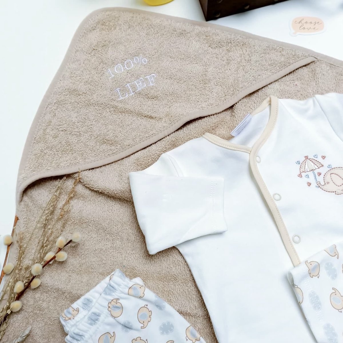 Kraamcadeaus - Badcape Funnies Beige - Baby handoek - Badcape met naam ...