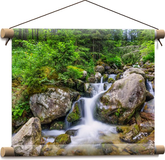 Textielposter - Mooie Waterval tussen Rotsen in het Bos - 40x30 cm Foto op Textiel | bol
