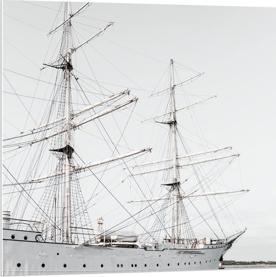 WallClassics - PVC Schuimplaat- Groot Zeilschip op Kalm Water - 80x80 ...