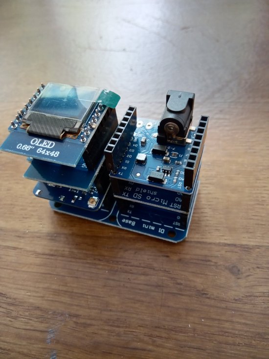 Twee Arduino ESP8266 D1 modulen en diverse schilden / oled, sensoren ...
