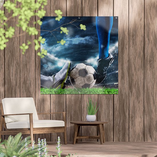 Gards Tuinposter Voetbal Sliding op de Bal in het Stadion - 100x100 cm - Tuindoek -... | bol.com