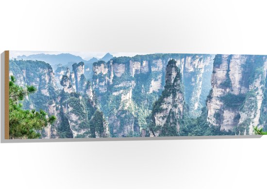Hout - Hoge Stijle Rotsen met Minimale Begroeiing in Zhangjiajie, China ...