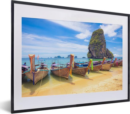 Fotolijst incl. Poster - Rij met Aziatische boten op het strand - 40x30 ...