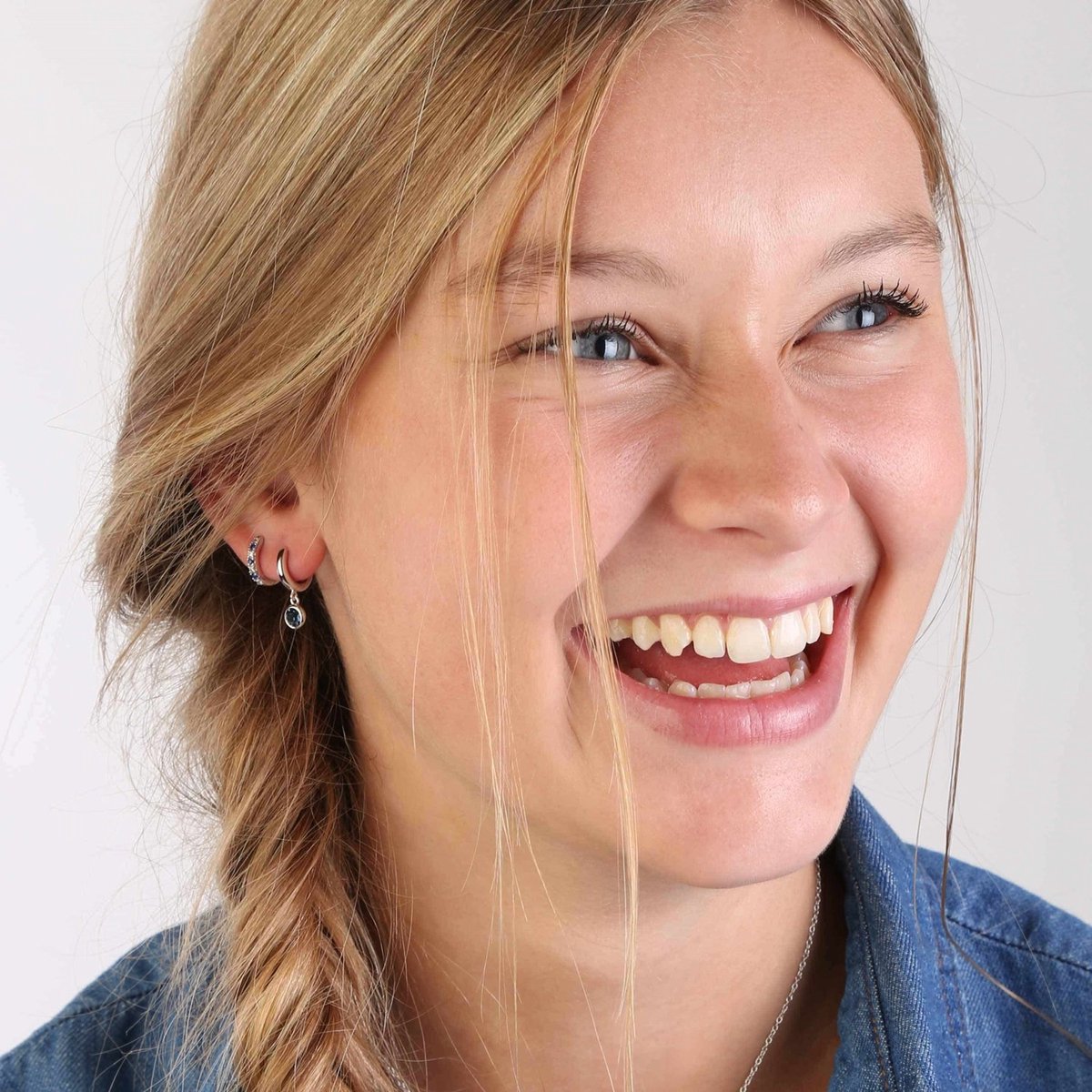 Lucardi - Dames Oorbellen met witte en blauwe zirkonia - Oorbellen - Cadeau - Echt... | bol.com