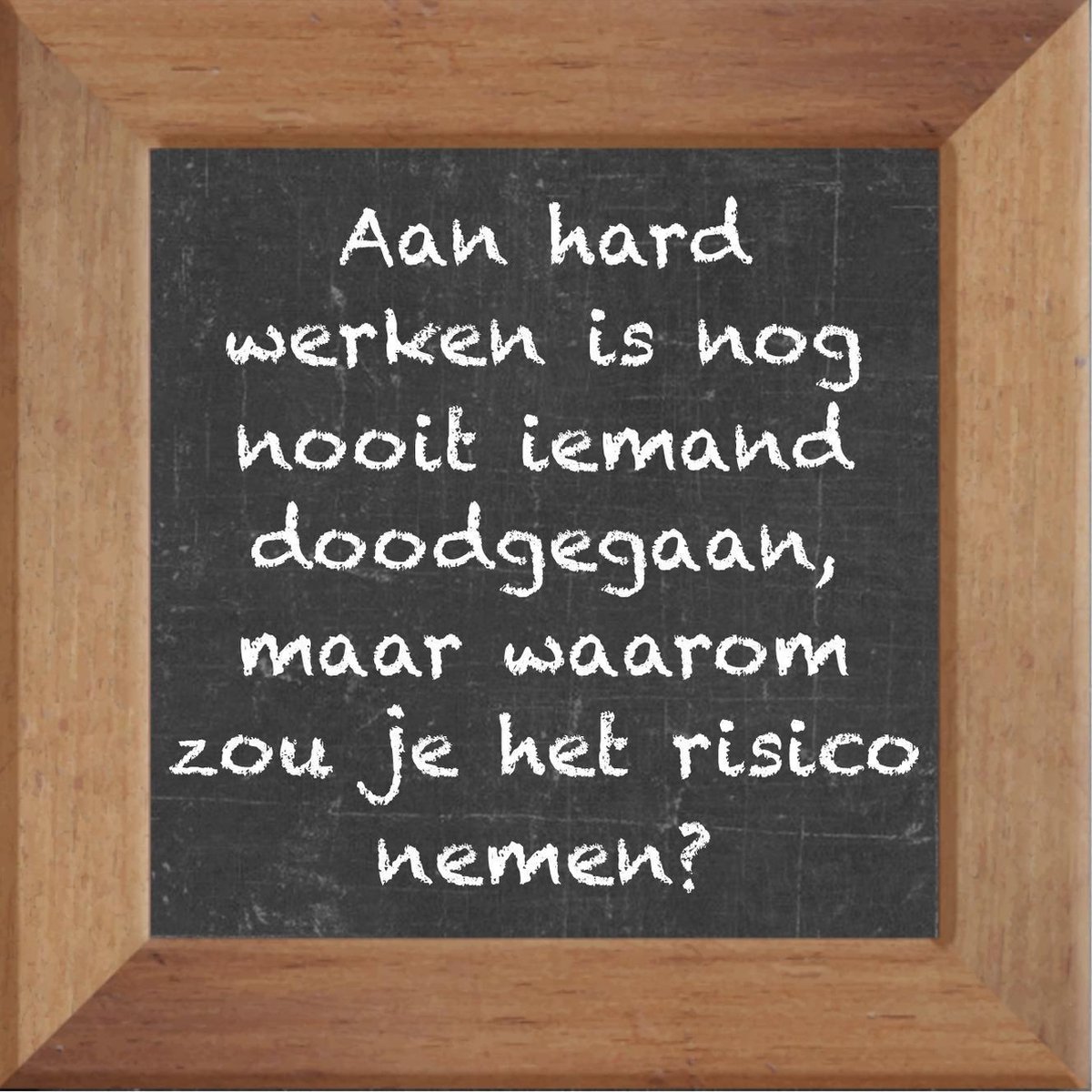 Wijsheden op krijtbord tegel over Werk met spreuk :Aan hard werken is ...