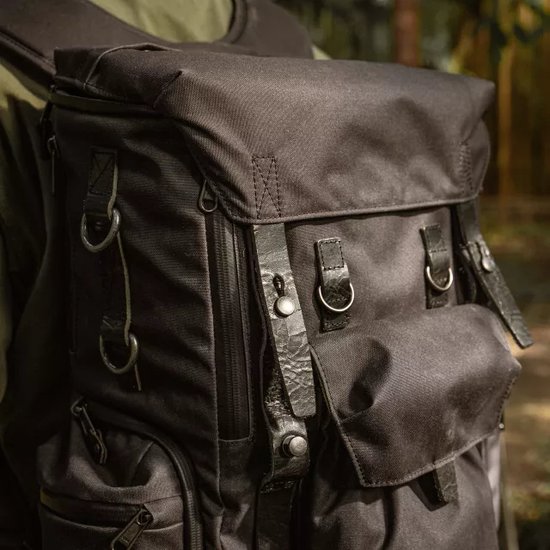 Commander Backpack 21L - charcoal black | bol