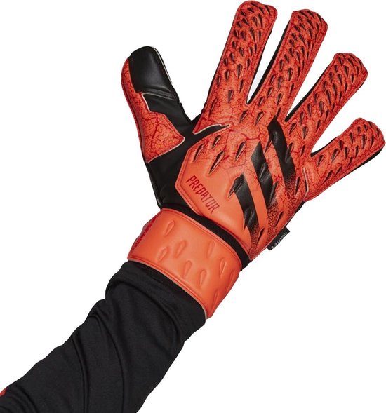 Adidas pred gl mtc fs in de kleur rood/zwart. | bol.com