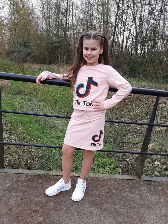 Tik Tok set met rok 122/128 (de laatste) | bol