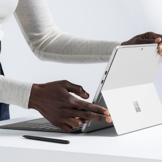 Microsoft Surface Pro toetsenbord - Met penopslag - QWERTY - Sapphire | bol