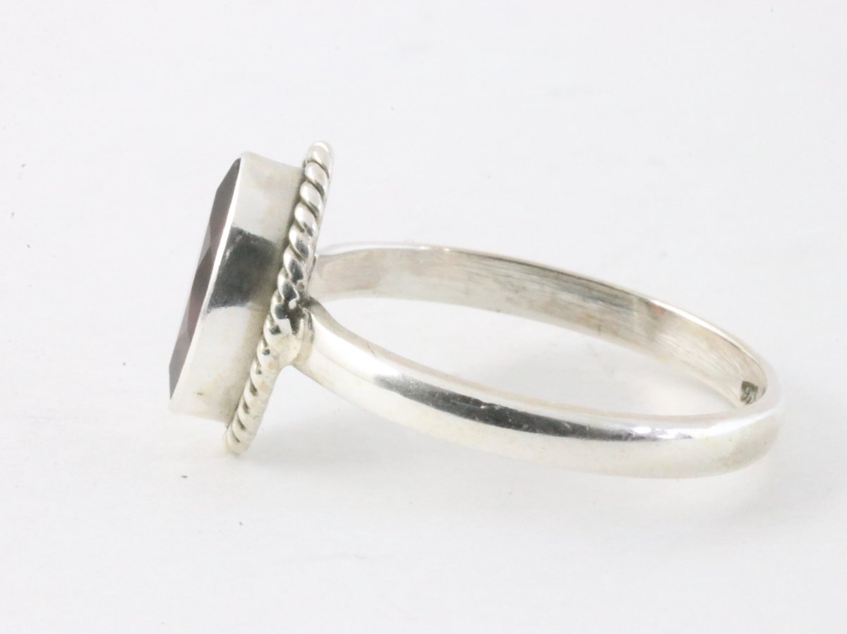 Fijne bewerkte zilveren ring met granaat - maat 17 | bol.com