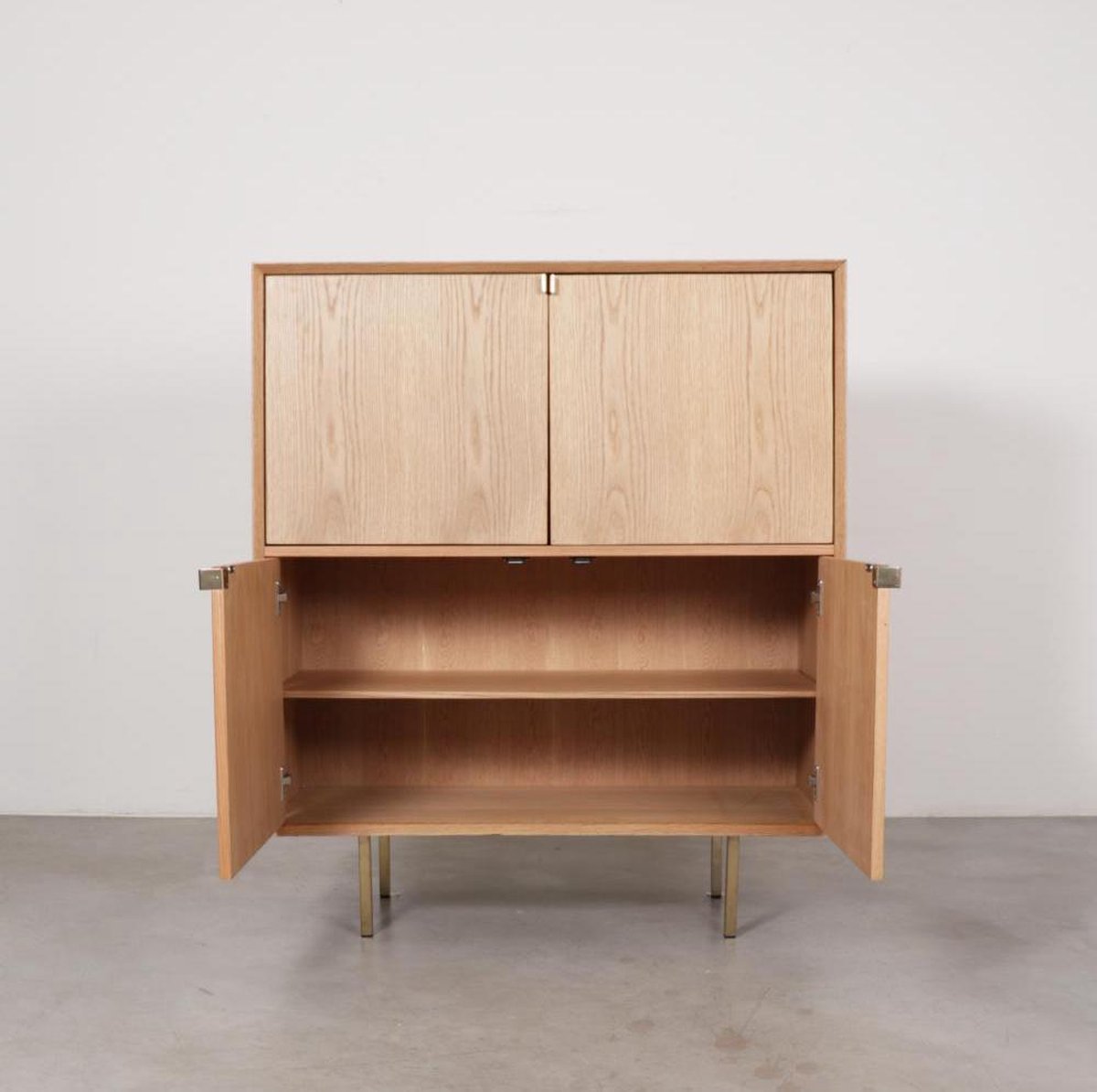 Furnified - Hoog Dressoir Eik - Bob - Scandinavisch (100cm) - Gouden ...
