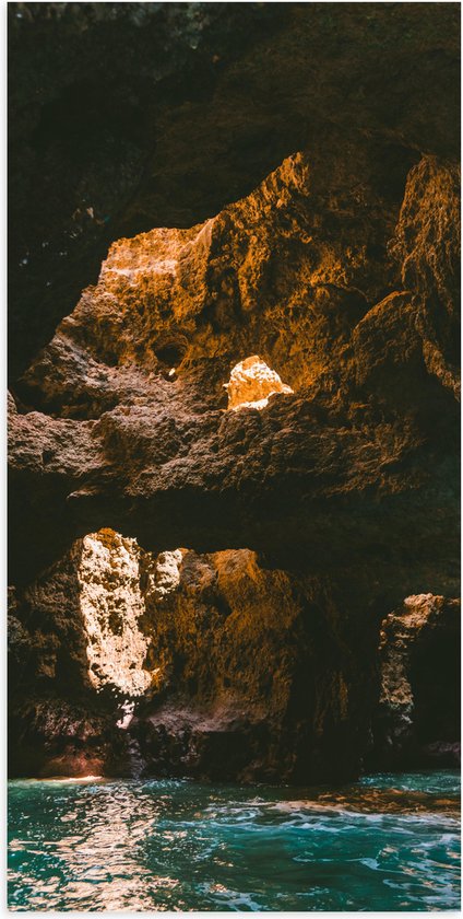 WallClassics - Poster Glanzend – Grot met Zonlicht van Boven - 50x100 ...