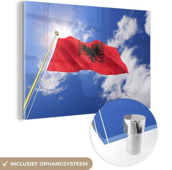 MuchoWow® Glasschilderij 120x80 cm - Schilderij acrylglas - Vlag van Albanië met... | bol